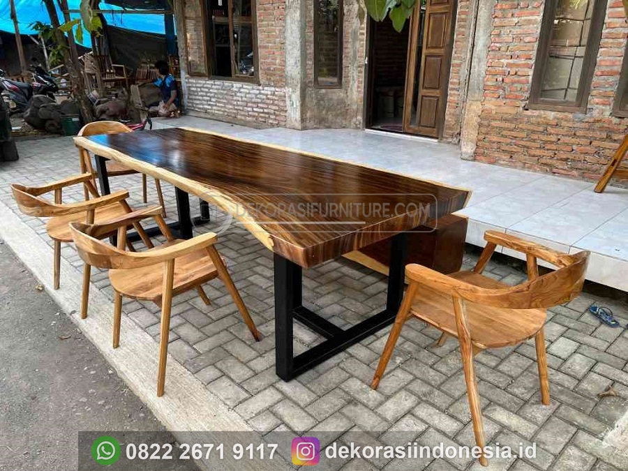 Set Meja Makan Trembesi Kaki Besi - Furniture Jepara Mewah Berkualitas